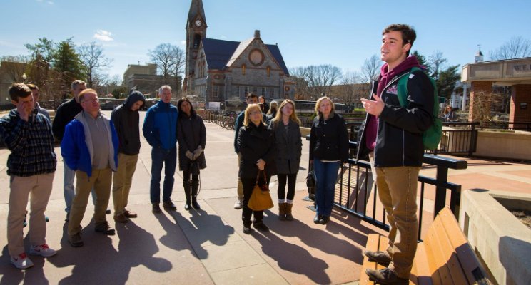 Campus Visit Checklist: 4 Tips From the Other Side of the Desk